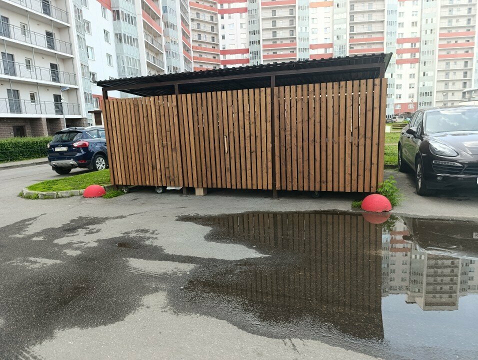 Ayrı çöp toplama noktası Точка сбора мусора, Saint‑Petersburg, foto