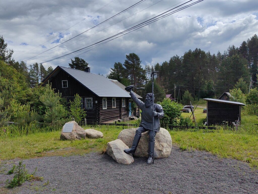 Anıt, heykel Памятник основателю деревни канониру Никифору Трифонову, Karelya, foto