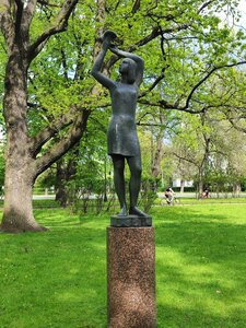 Девушка с голубем (Saint Petersburg, Aleksandrovskiy Park), park, sokak heykeli  Saint‑Petersburg'dan