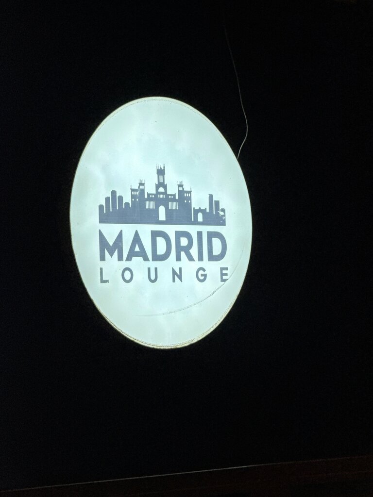 Restoran Madrid Lounge, Nemengan, foto