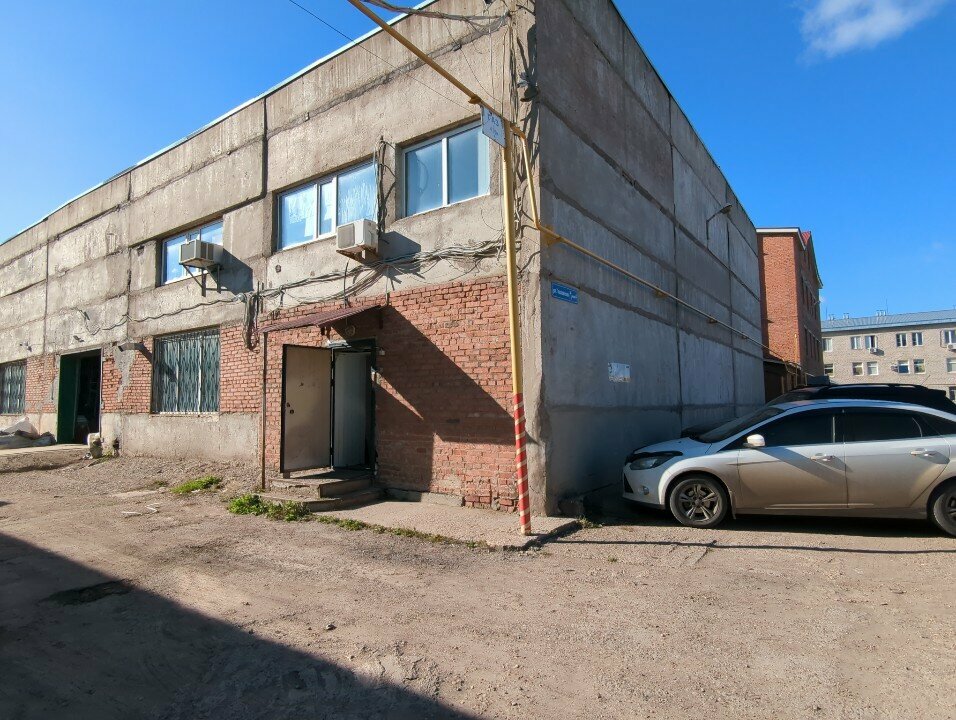 Boya ve cila malzemeleri üretim ve satış yerleri Azbuka Krasok, Ufa, foto