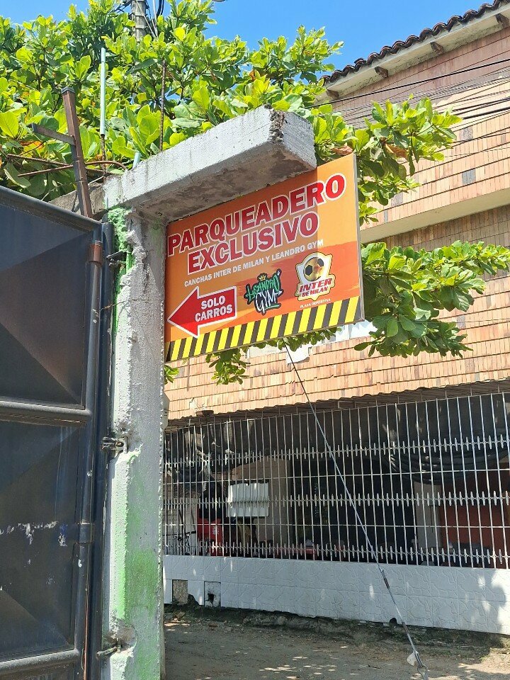 Otopark alanı Parqueadero privado leandro gym y canchas milan, Cali, foto