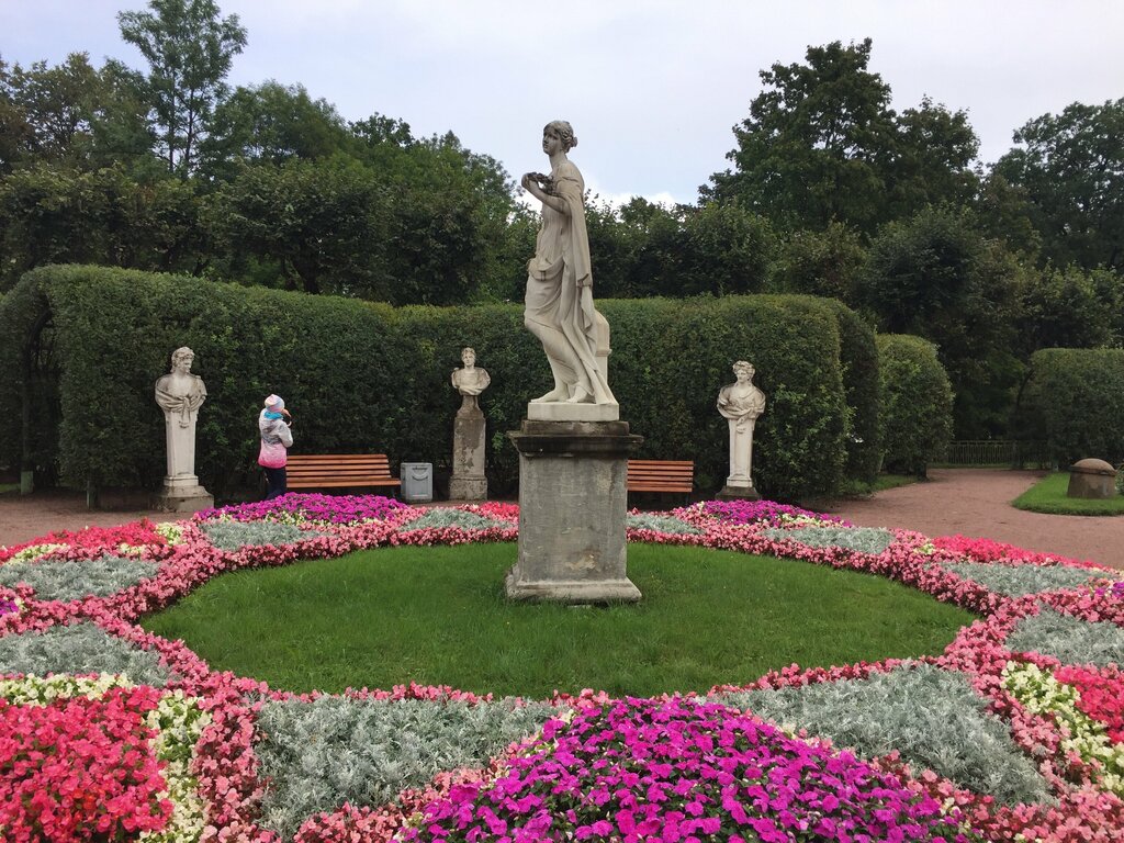 Park, sokak heykeli Флора, Gatchina, foto