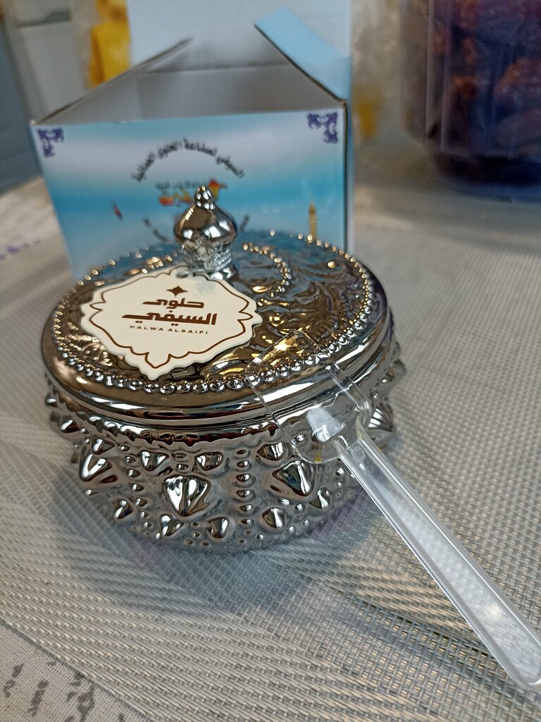 Pasta, şekerleme ve tatlı Halwa Al Saifi, Es‑Sib, foto