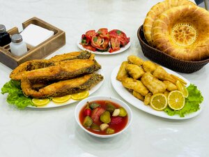 Delfin Baliq (Bukhara Region, Kagan District, Tutikunda mahalla fuqarolar yigʻini, Sheyxon koʻchasi), restoran  Buhara'dan
