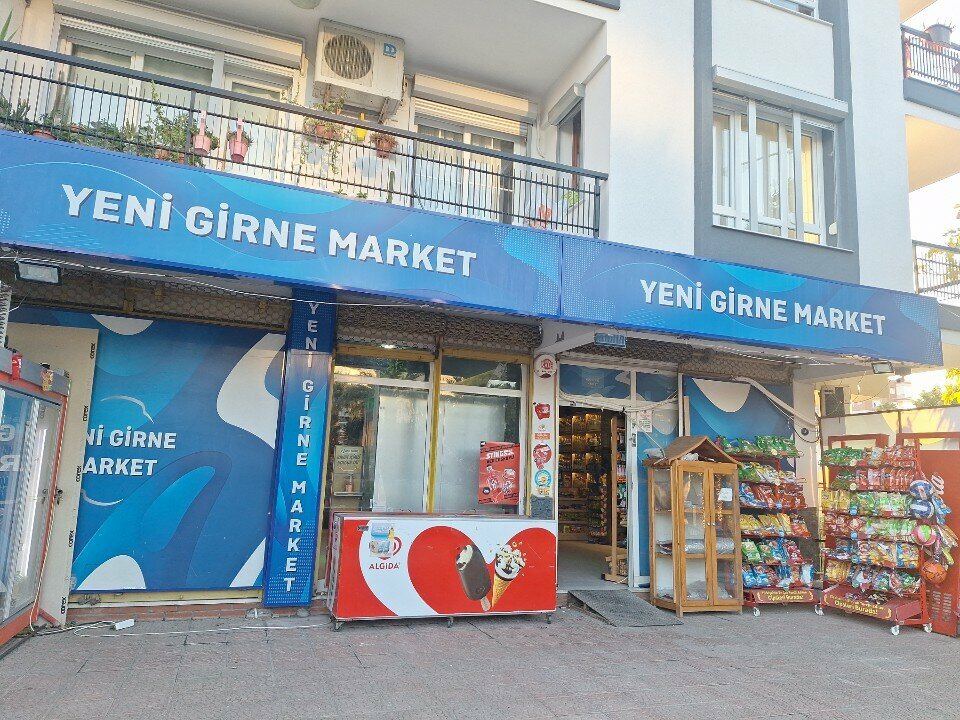 Alkollü içecekler Yeni Girne Market, İzmir, foto