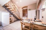 A Few Steps to The Duomo Upscale 2bd Apt (Tuscany, Florence, Borgo San Lorenzo), otel  Floransa'dan