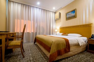 Cosmonaut (Kasym Amanzholov Street No:162А/1), otel  Karağandı'dan
