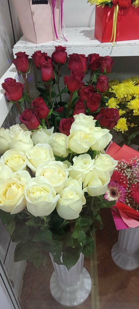 Çiçekçiler Цветы и сувениры, Novgorodskaya oblastı, foto