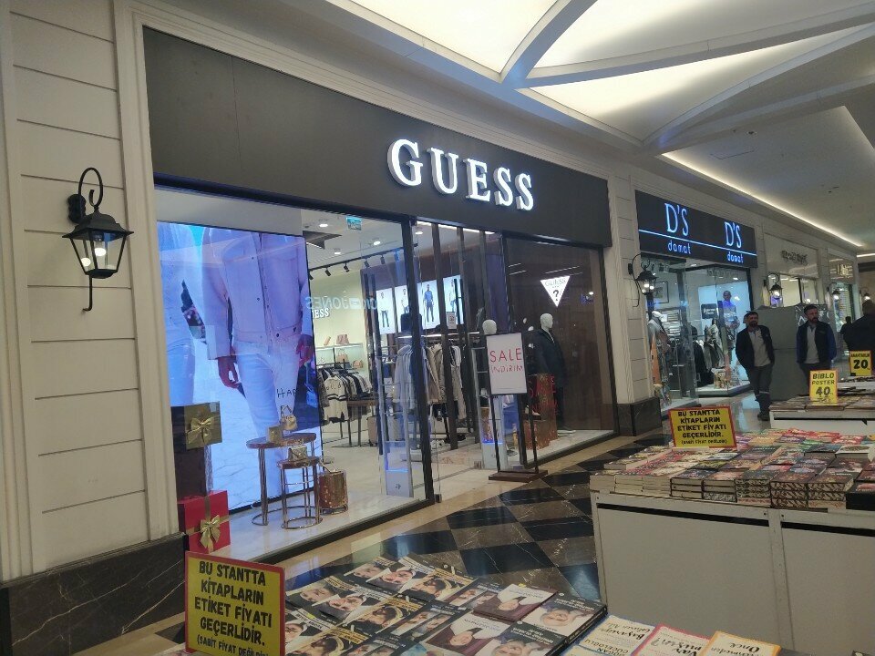 Giyim mağazası Guess, Konya, foto