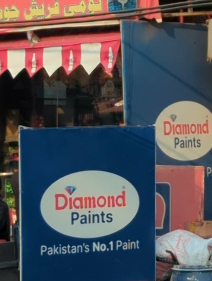 Boya ve cila malzemeleri üretim ve satış yerleri Diamond paints shop, Lahor, foto