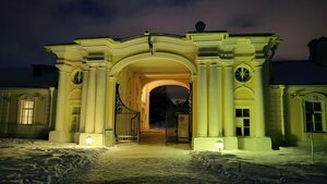 Grand Menschikov Palace (Upper Park, No:1), müzeler ve sanat galerileri  Lomonosov'dan