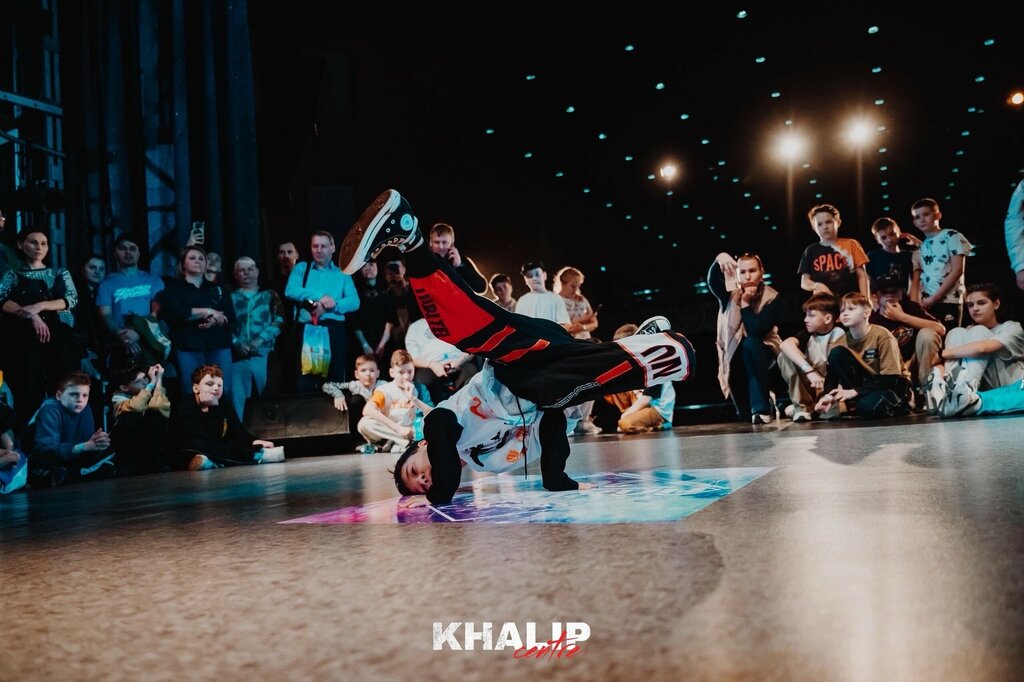 Dans okulları Khalip studio, Krasnoyarski krayı, foto