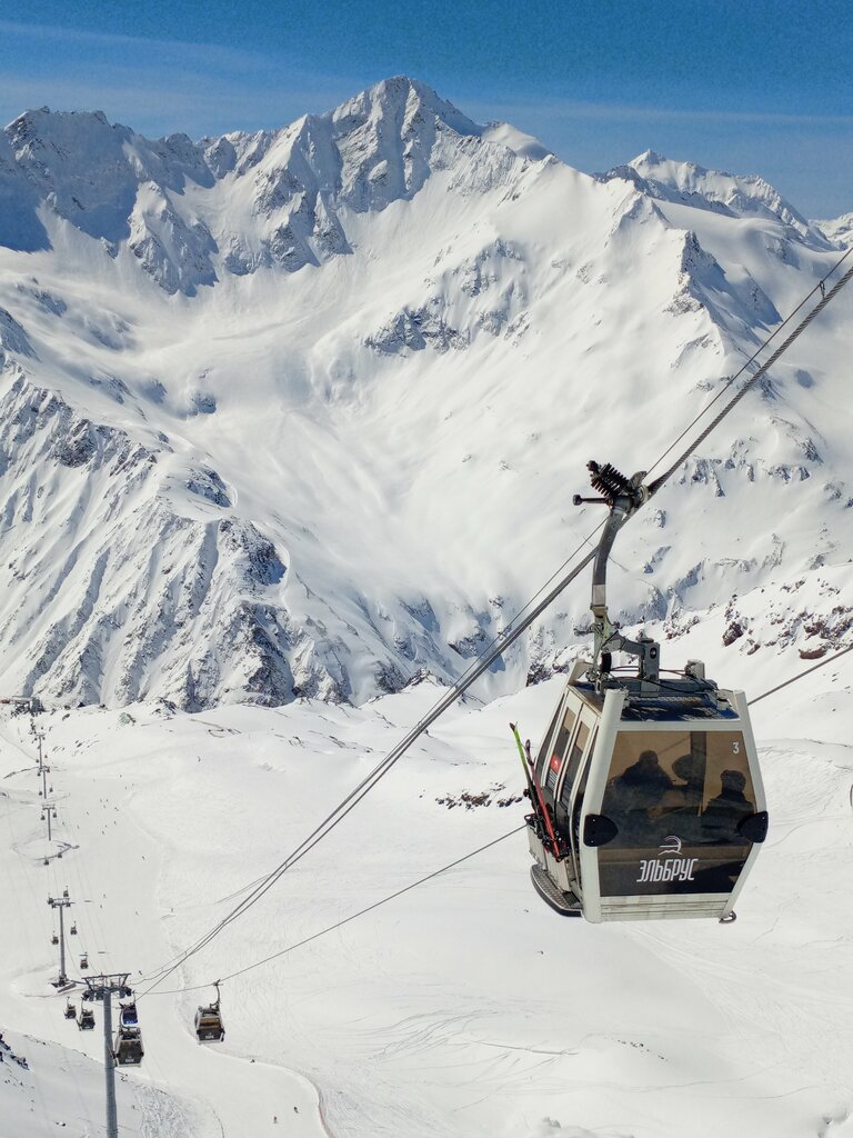 Hızlı ulaşım istasyonu gondola cable car station Mir, Kabardino‑Balkarya, foto