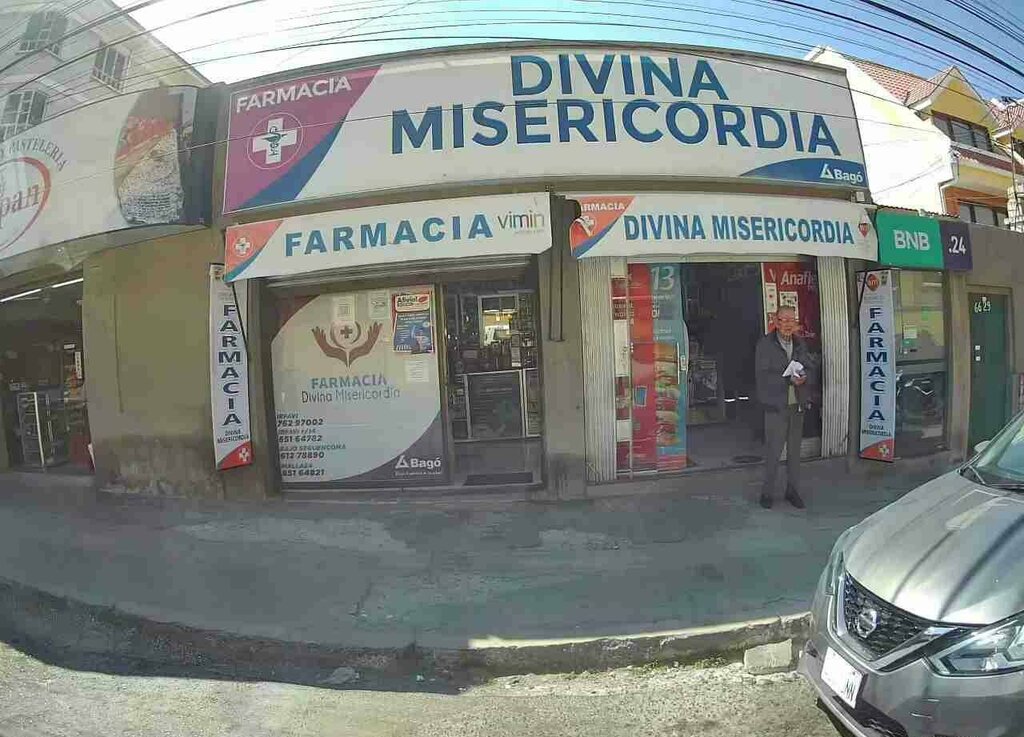 Eczaneler Farmacias Divina Misericordia Irpavi, La Paz, foto