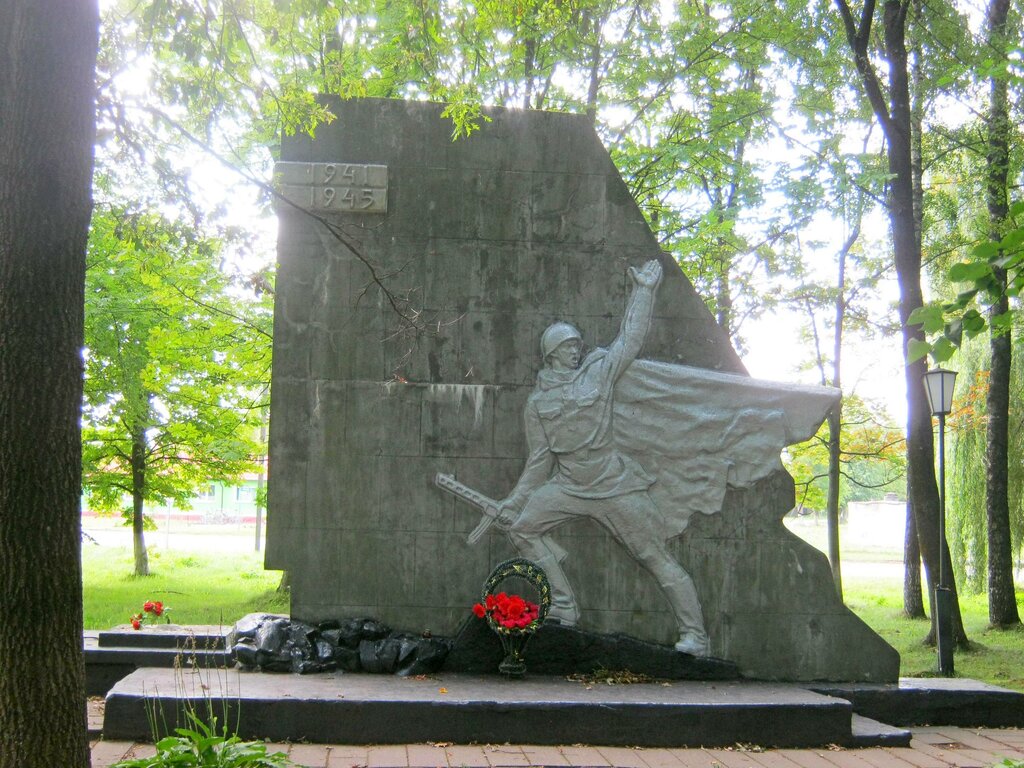 Anıt, heykel Советским воинам и партизанам, Brestskaya oblastı, foto
