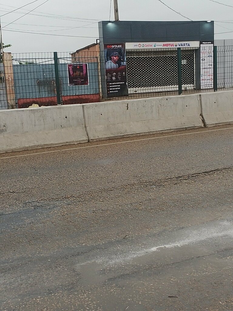 Yağlama ürünleri Castrol, Loanda, foto