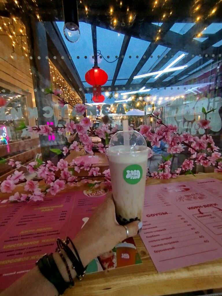 Alkolsüz içecekler Бабл Тии, İstra, foto