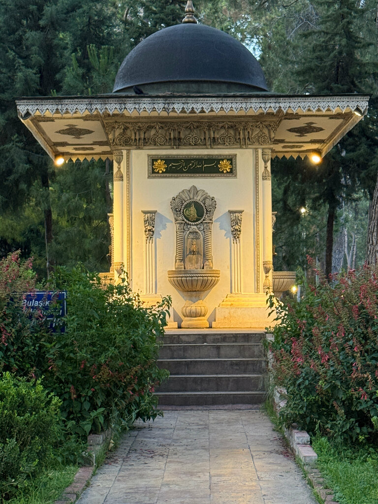 Anıt, heykel Atatürk Maskı, Antalya, foto