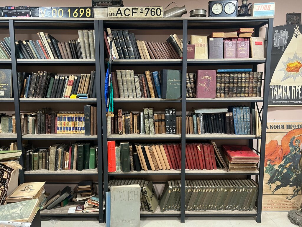 Kitap mağazaları Antiques, Tiflis, foto
