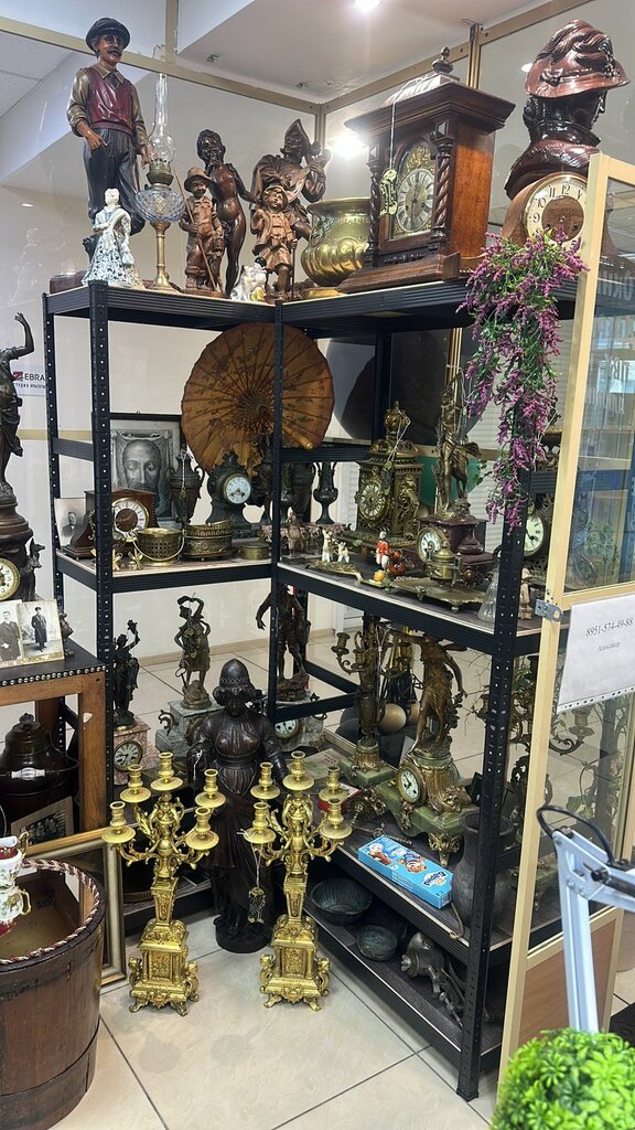 Antikacı dükkanları А. В. Гореловъ Антикварная лавка, Kemerovo, foto