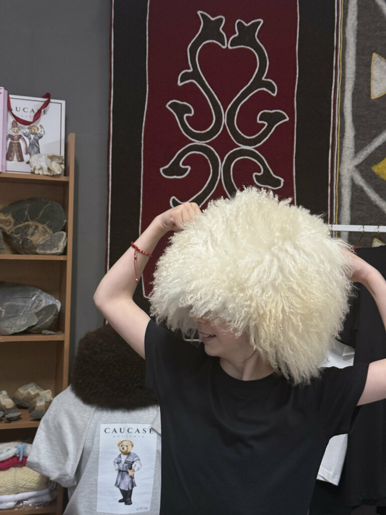 Hediyelik eşya mağazaları Папаха, Tyrnauz, foto