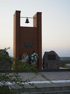 Мирным жителям, погибшим в Великой Отечественной войне (Voronezh Region, Liskinskiy rayon, Zaluzhenskoye selskoye poseleniye, khutor Nikolskiy), anıt, heykel  Voronejskaya oblastından