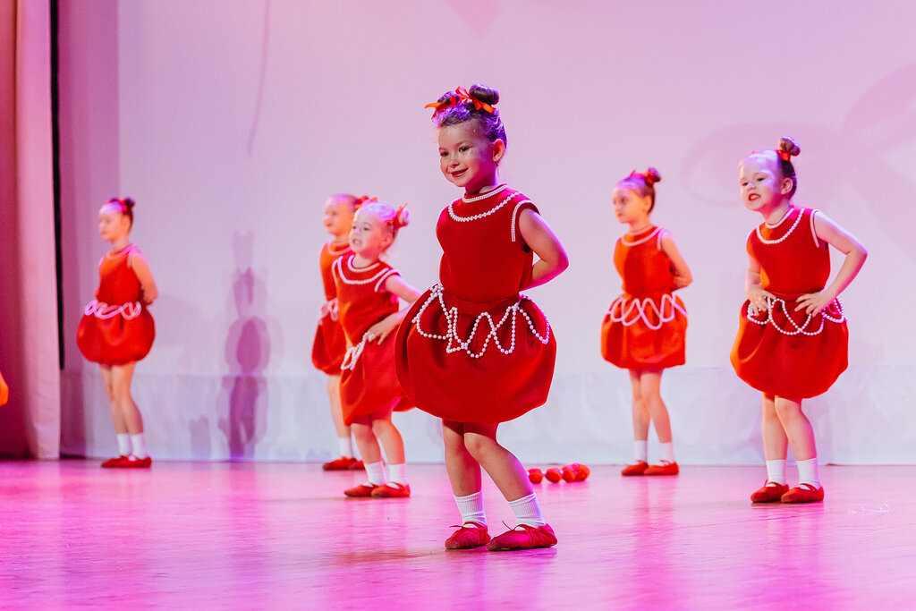 Dans okulları Yava, Zarechny, foto