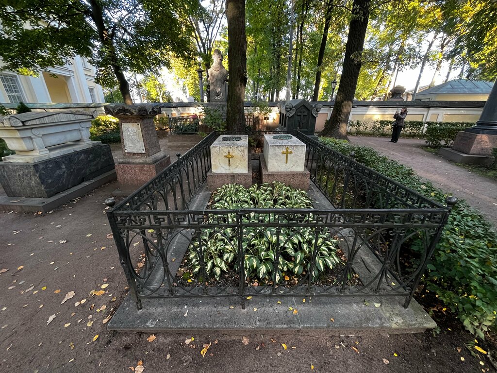 Ünlü kişilerin mezarları Историк Николай Михайлович Карамзин 1766-1826, Saint‑Petersburg, foto
