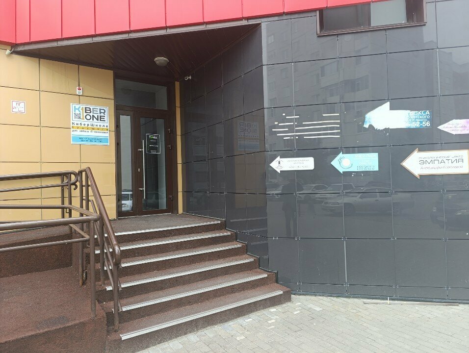 Kuaför meslek eğitimi Тут ногти, Barnaul, foto