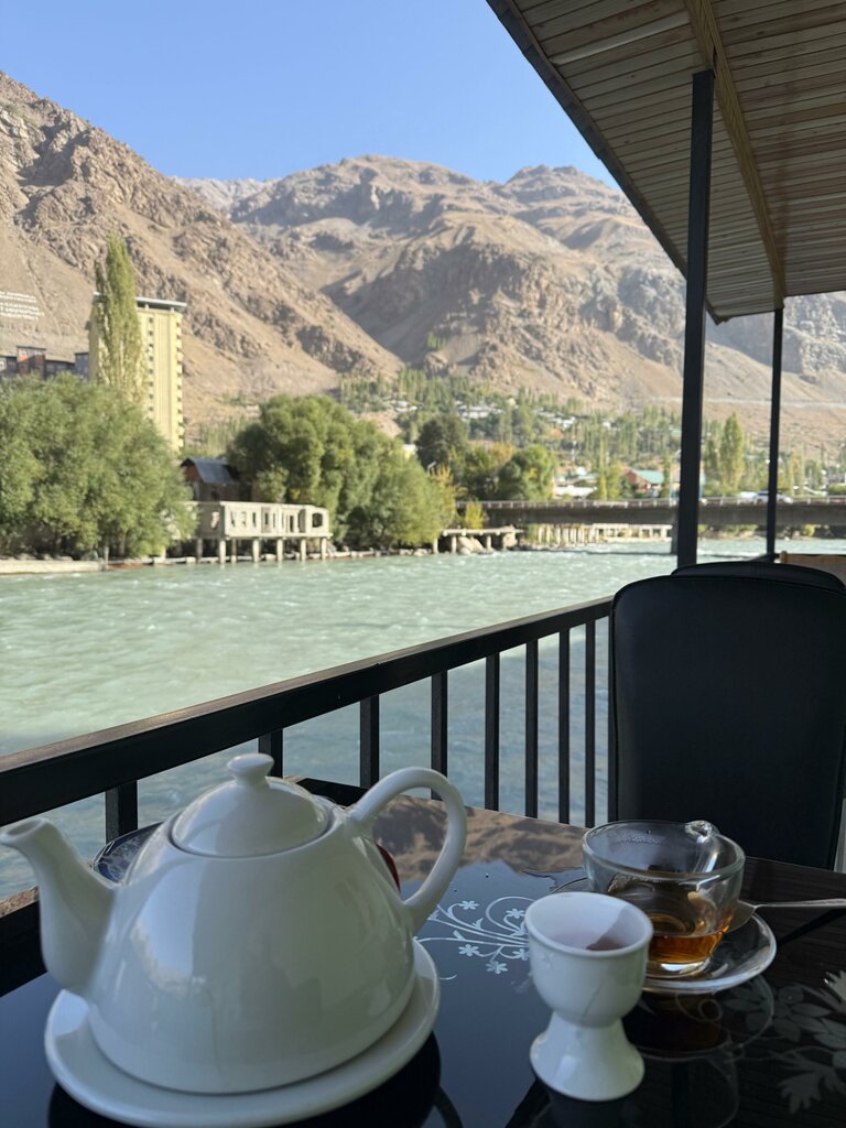 Otel Zarya, Hârûğ (Horog), foto