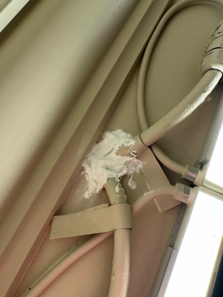 Dağ zirvesi Téna Kourou 747 meters, Dünya, foto