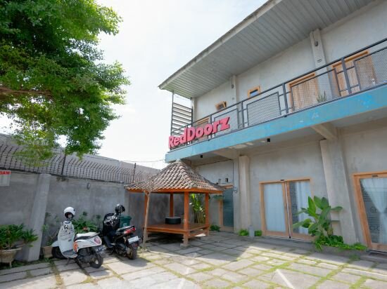 Otel RedDoorz Syariah near Lombok Epicentrum Mall, Mataram, foto