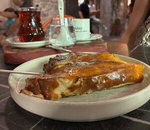 Girit Pastanesi 1950 (İzmir, Urla, Zafer Cad., 77), kafe  Urla'dan