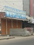 Fabrica de calaminas (Santa Cruz de la Sierra, Distrito Municipal 8, Subdistrito 149, Avenida Principal Plan 3 Mil), çatı ve çatı materyalleri  Santa‑Krus'tan