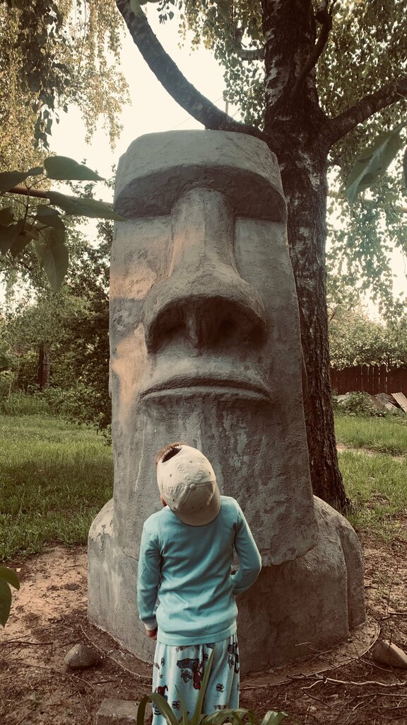 Park, sokak heykeli Статуя Моаи, Nijegorodskaya oblastı, foto