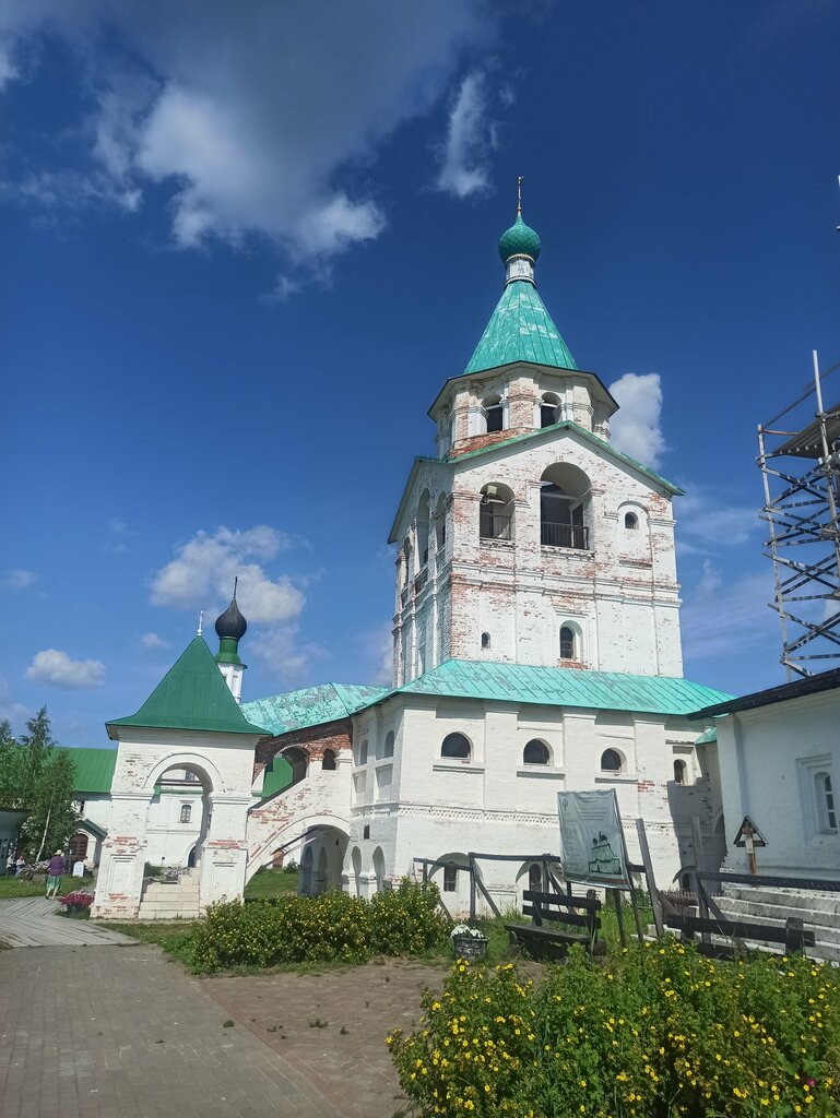 Turistik yerler Храм-колокольня Трёх Святителей Московских, Arhangelskaya oblastı, foto