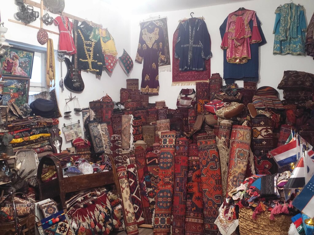 Mefruşat Khalcha, tokhuculuq mehsullari ve parcha, Bakü, foto