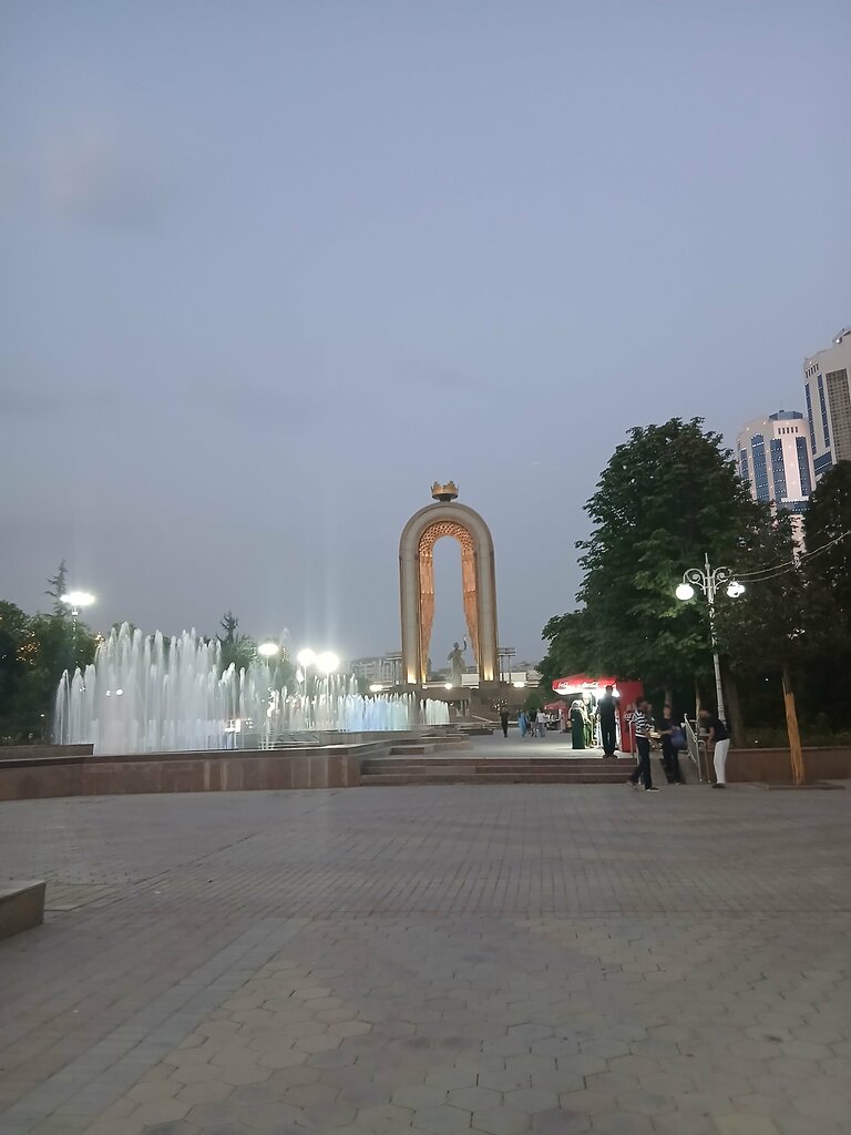 Kültür ve eğlence parkları Центральный парк имени Мир Саида Али Хамадони, Kulâb, foto