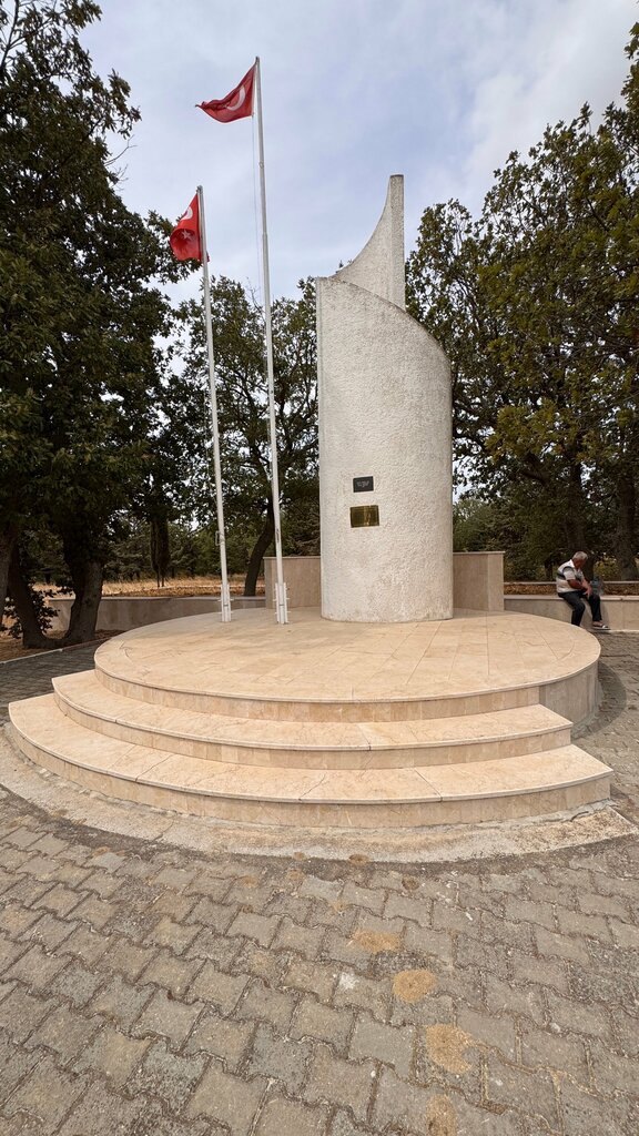 Anıt, heykel Cevizköy Balkan Şehitliği, Pınarhisar, foto