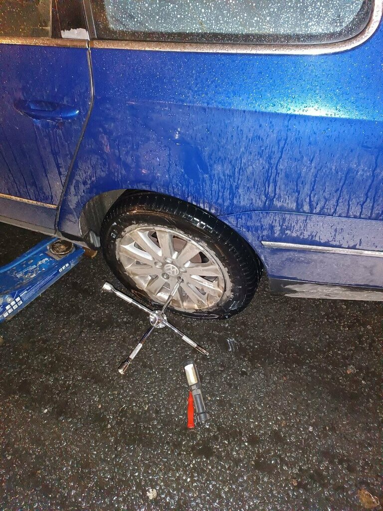 Oto lastik tamiri Tire fitting, Moskova, foto