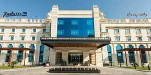 Radisson Blu Ajman (36/7, Al Khail Street, Al Jurf 2, Mid Sector, Ajman), otel  Ayman'dan