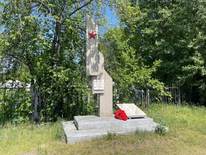 Памятный знак воинам, умершим в госпиталях и доме инвалидов Великой Отечественной войны в Минусинске (Krasnoyarsk Territory, Minusinsk), anıt, heykel  Minusinsk'ten
