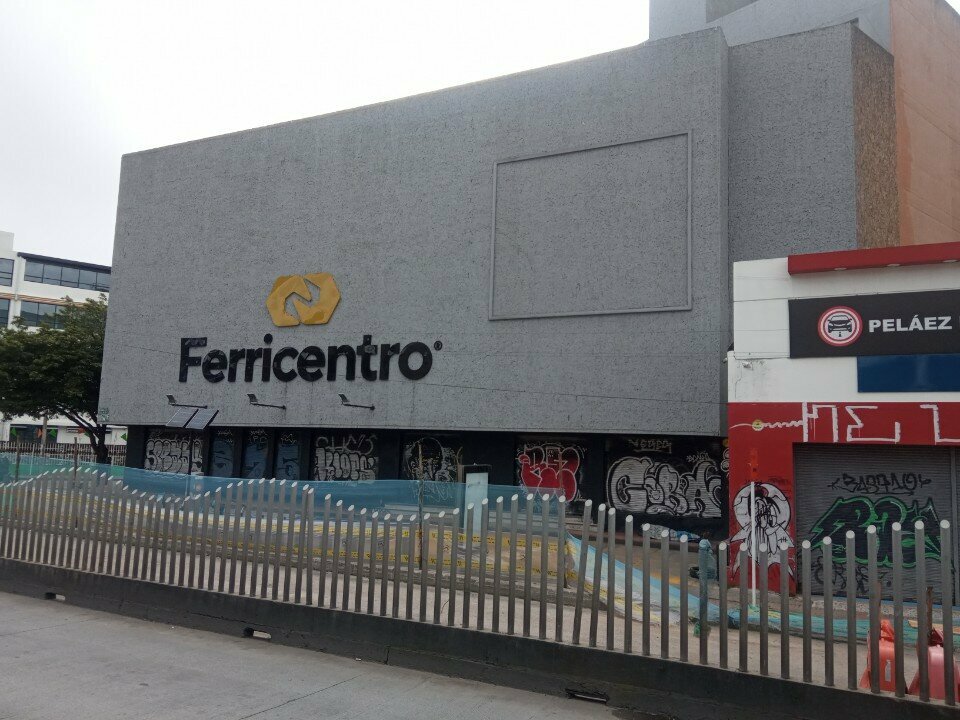Ev temizlik ürünleri FerriCentro Hardware Store, Bogota, foto