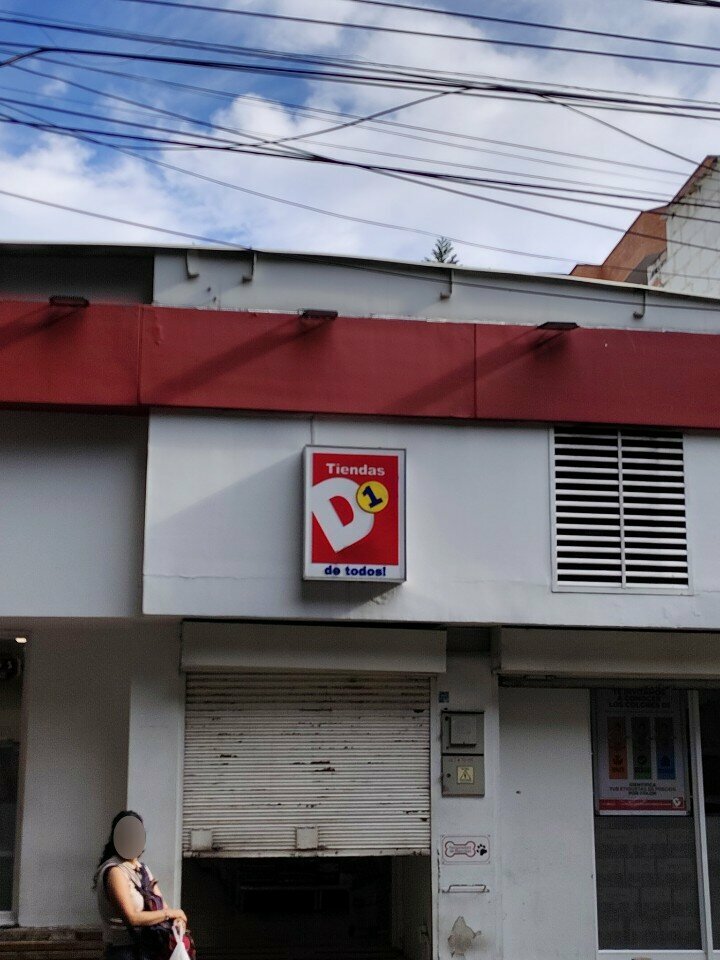Hipermarket Tienda D1, Medellin, foto