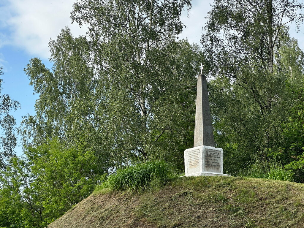 Anıt, heykel Мемориал погибшим воинам, Mogiliovskaya oblastı, foto