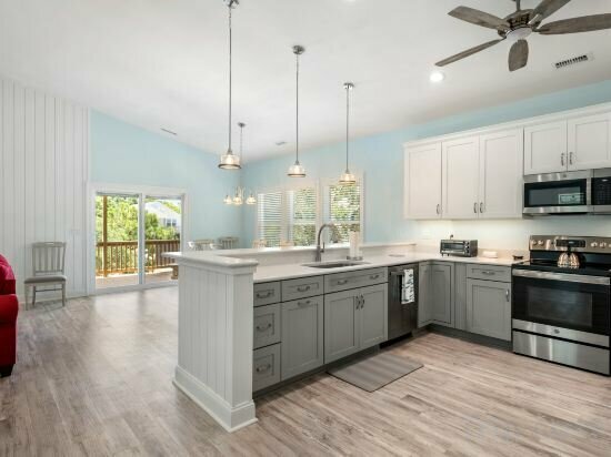 Otel Stylish Kitchen and Community Amenities - Spacious Coastal Haven, Nags Head, foto