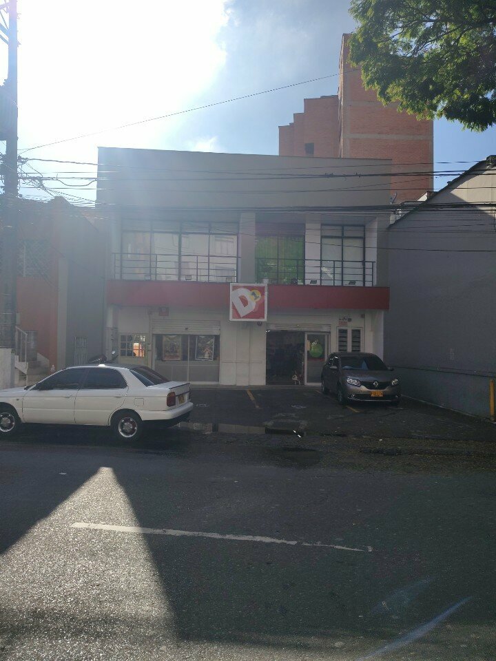 Hipermarket Tienda D1, Medellin, foto