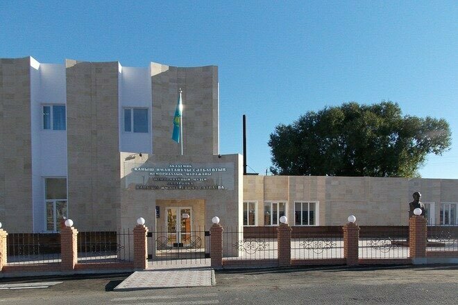 Müzeler ve sanat galerileri Bayanaul Memorial Museum of Academician K. I. Satpayev, Pavlodar eyaleti, foto