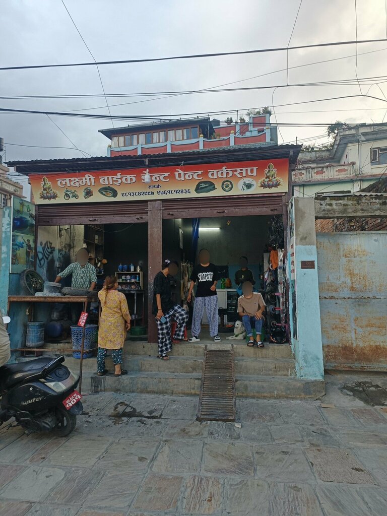 Otomobil yedek parçaları Laxmi bike repair and dent paint, Katmandu, foto